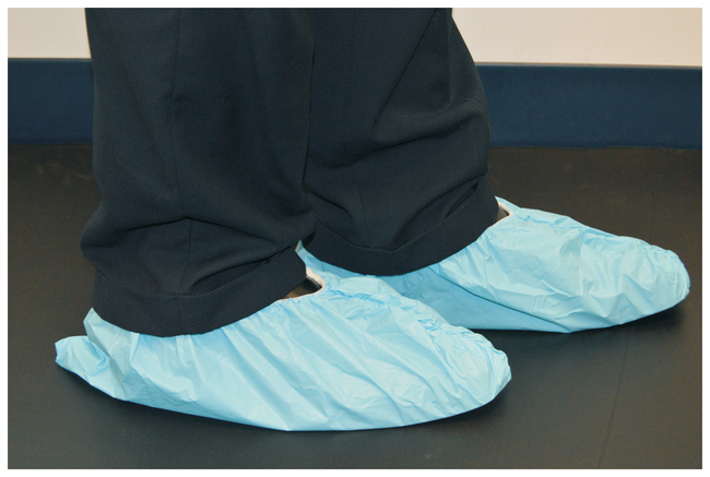 Disposable PE Coated Polypropylene Shoe and Boot Covers Universal ...